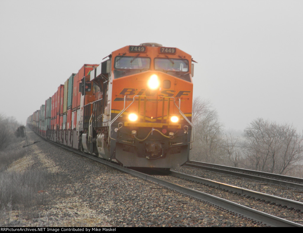 BNSF 7449